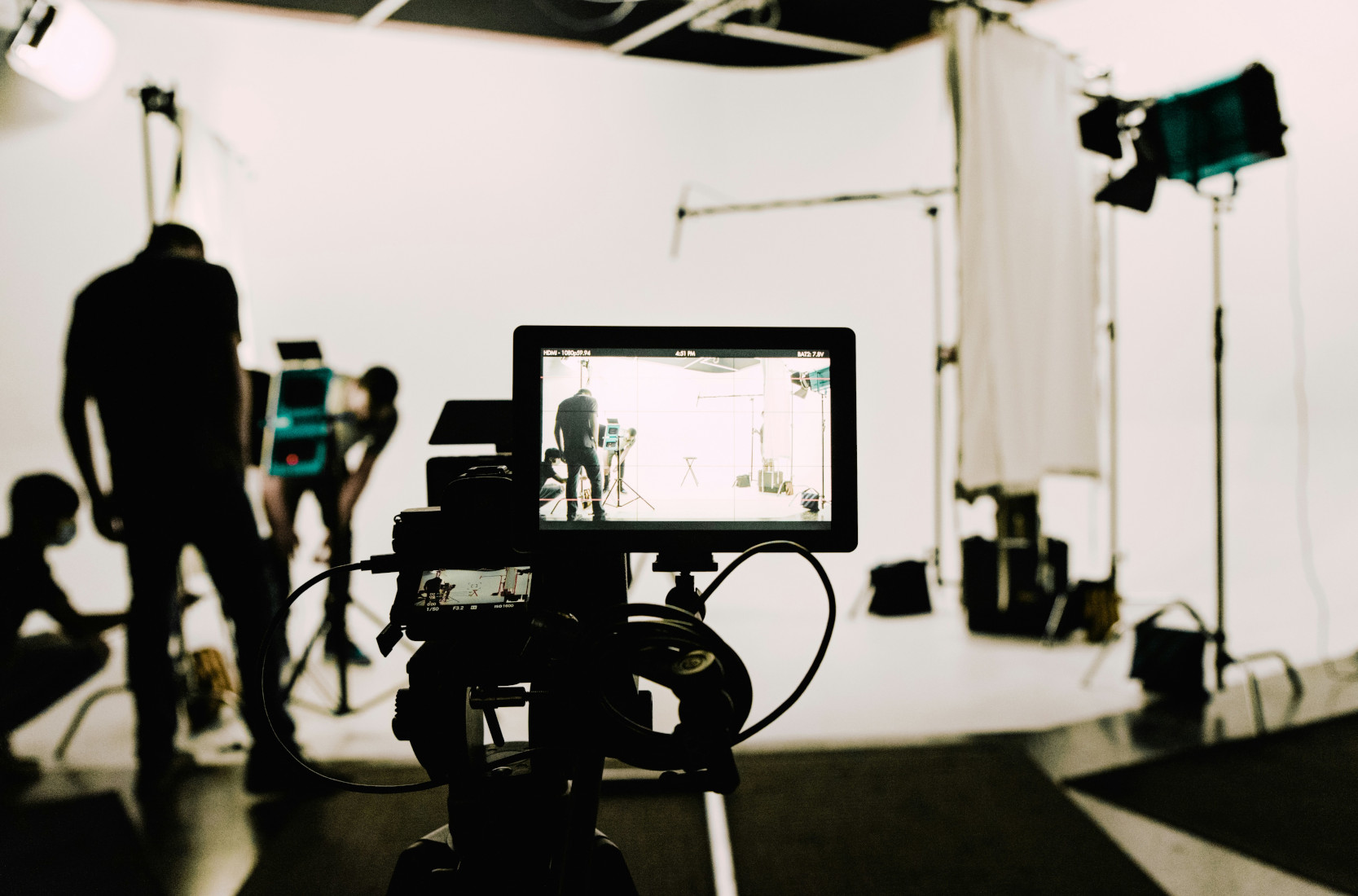 How to Get Good Lighting for Streaming (Beginner’s Guide) – GoLiveGear